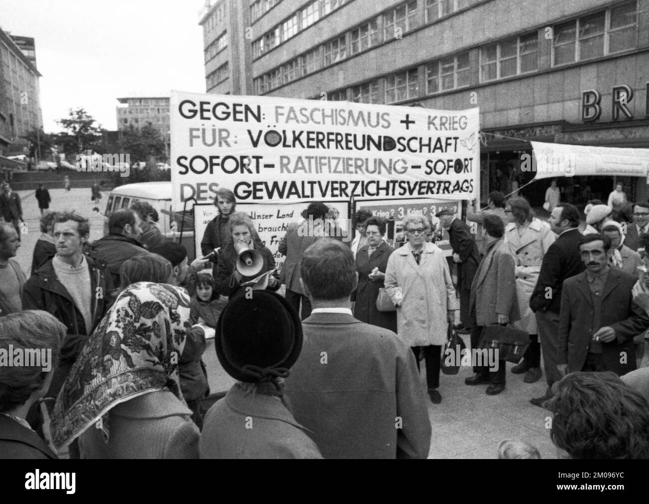 DKP supporters and leftists commemorated Hitler's invasion of the USSR ...