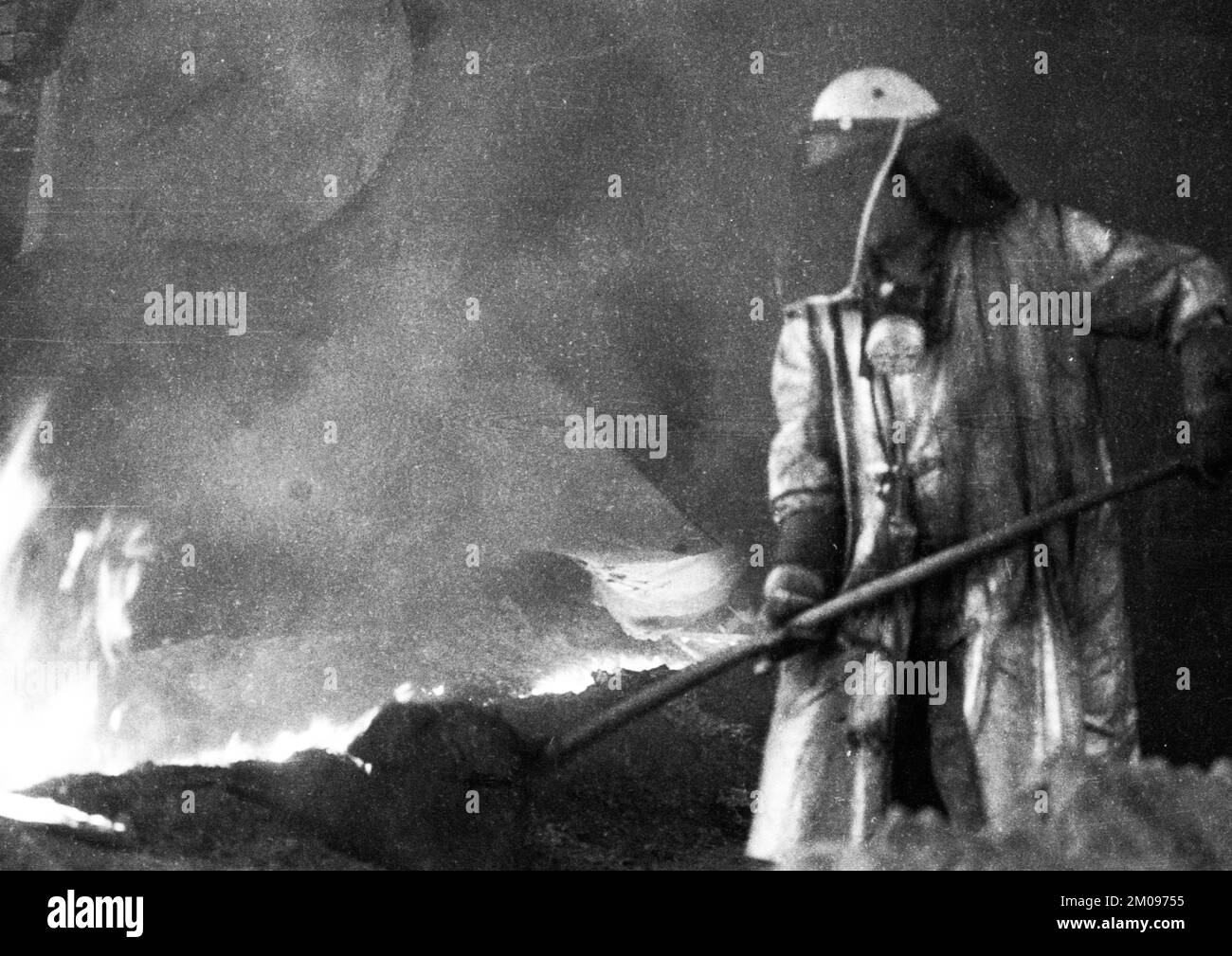 The work of the steelworkers, like here on 31 August 1971 at the ...