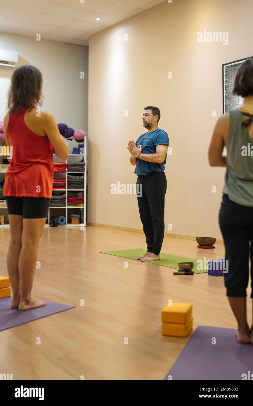 Teacher teaching yoga for students hi-res stock photography and images ...