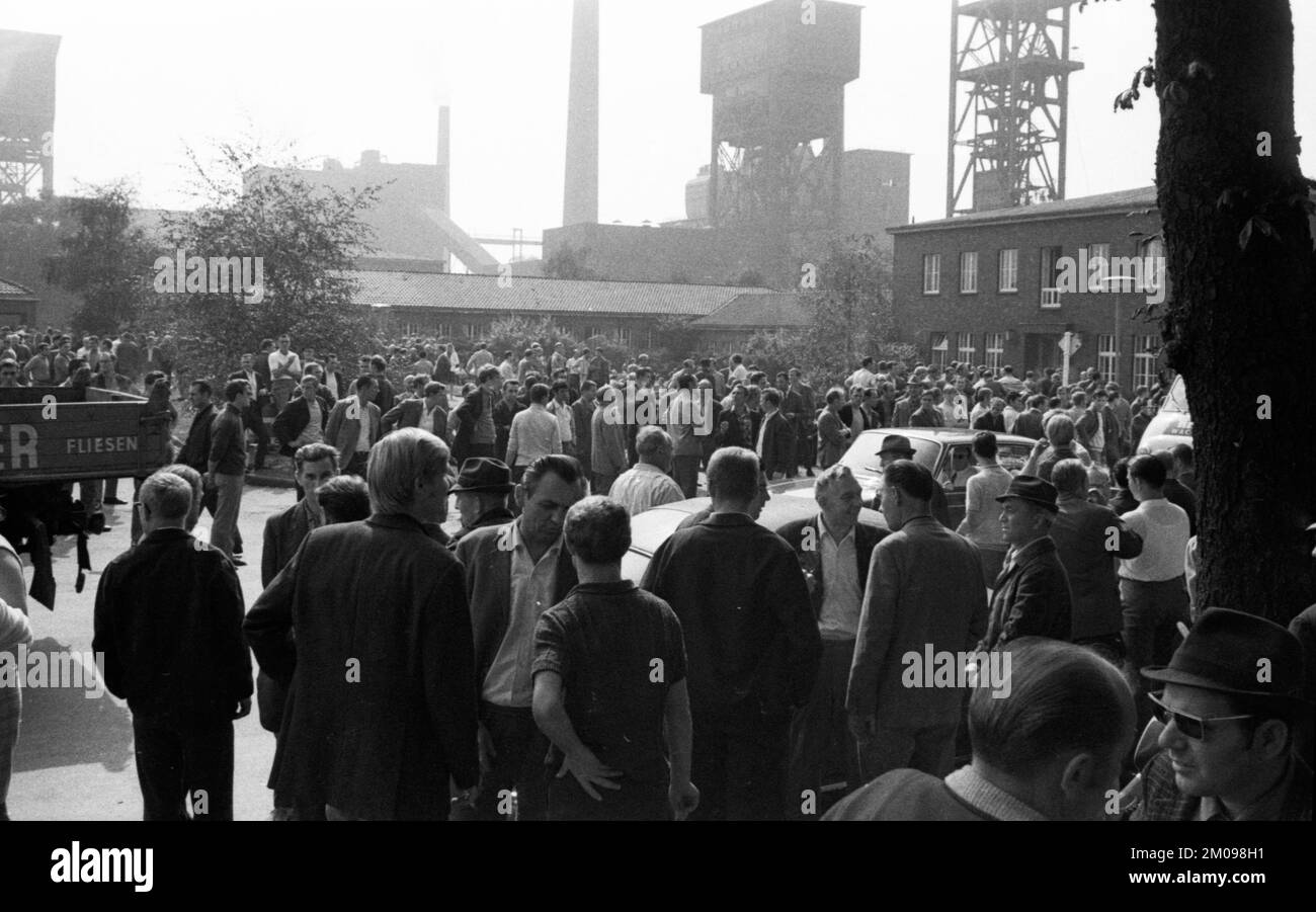 The spontaneous strike, here on 10.9.1969 by the miners of the Minister ...