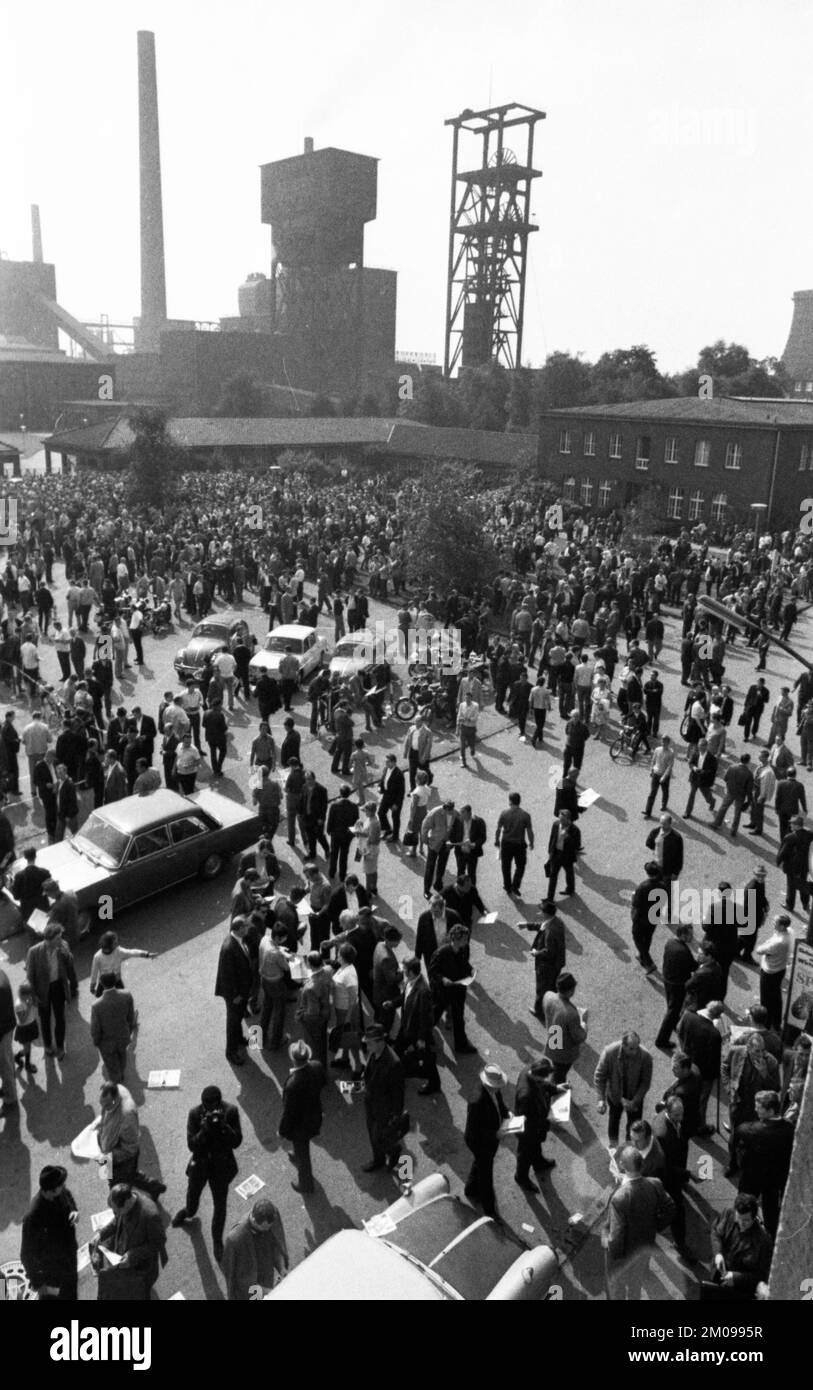 The spontaneous strike, here on 10.9.1969 by the miners of the Minister ...