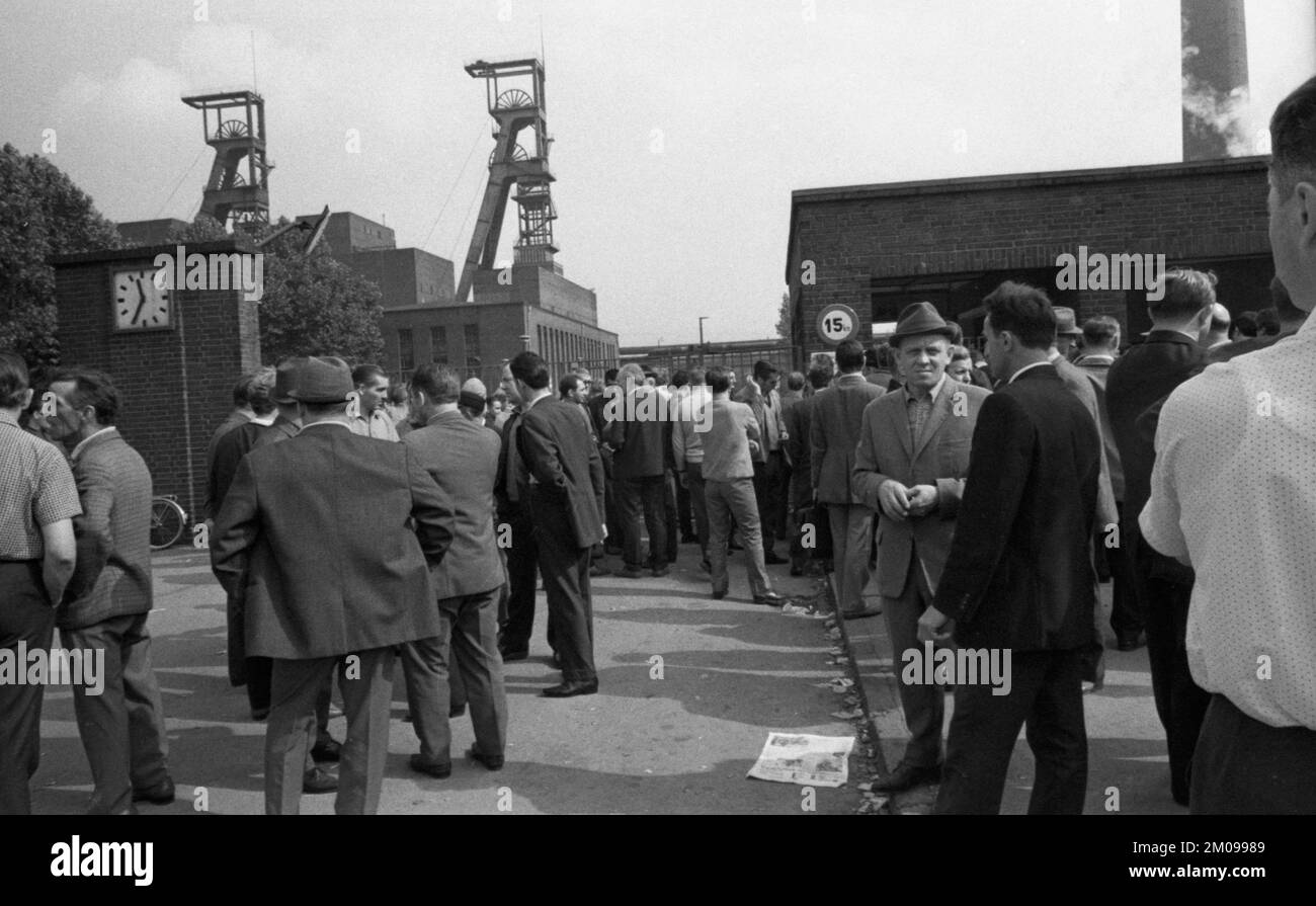 The spontaneous strike, here on 10.9.1969 by the miners of the Minister ...