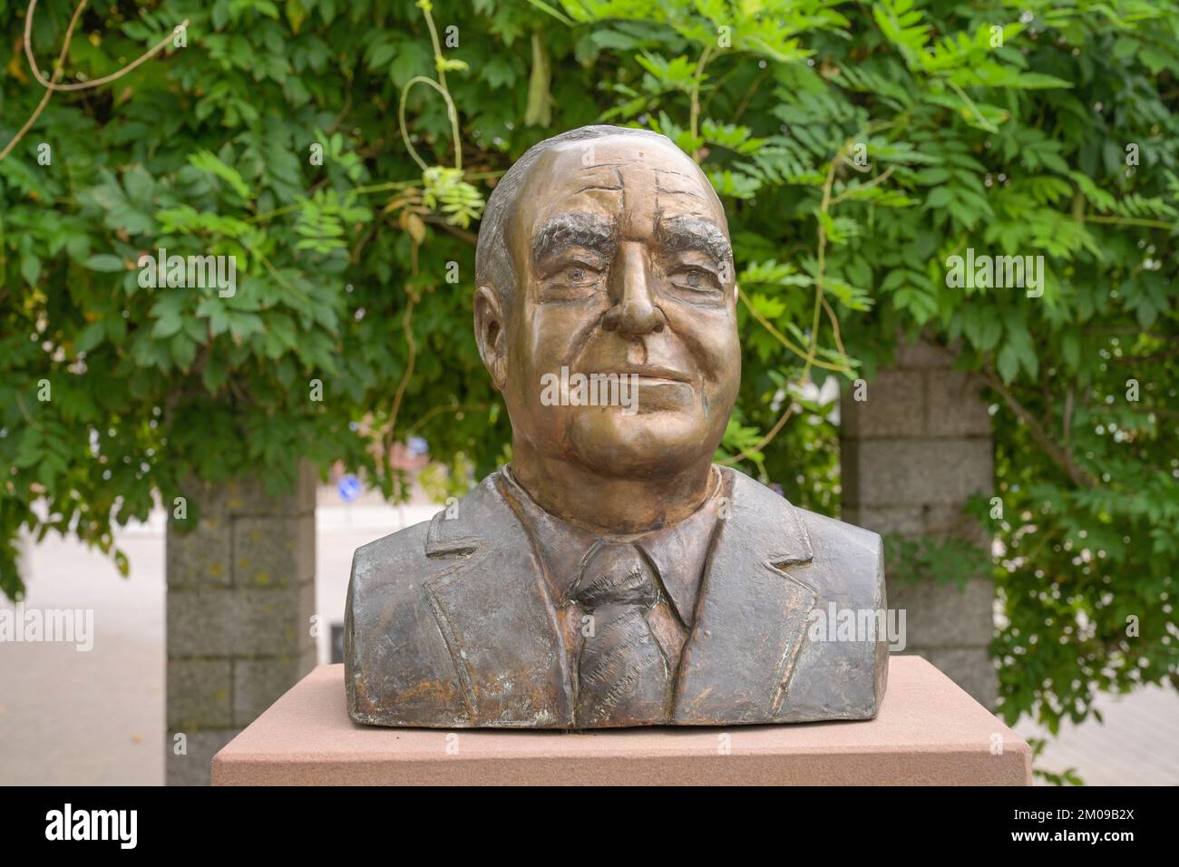 Büste Helmut Kohl, Bildhauer Wolf Spitzer, Domgarten, Speyer, Rheinland ...