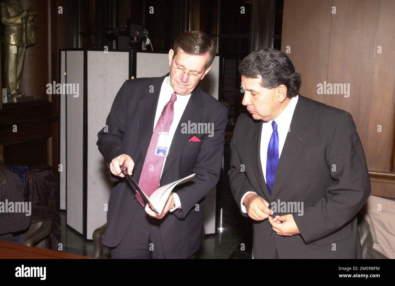 Administrator Mike Leavitt attends Tribal Council meeting ...