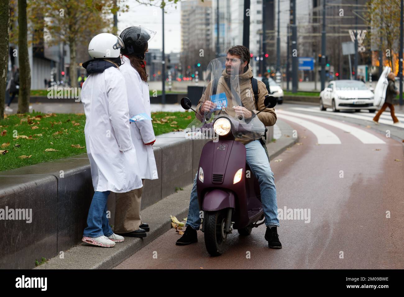 ROTTERDAM - Members of the youth organization TeamAlert are alerting ...