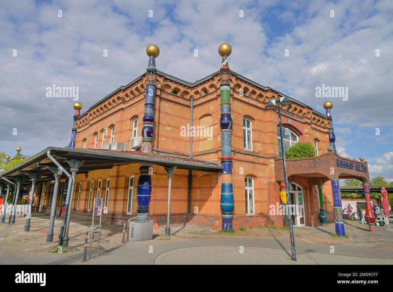 Hundertwasser-Bahnhof, Uelzen, Niedersachsen, Deutschland Stock Photo ...