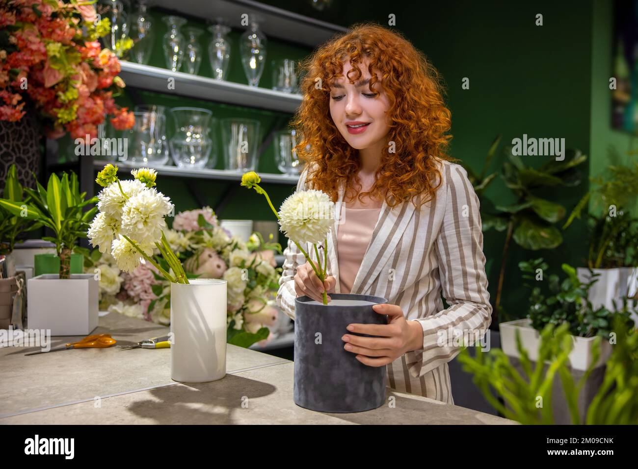 Ginger female florist hi-res stock photography and images - Alamy