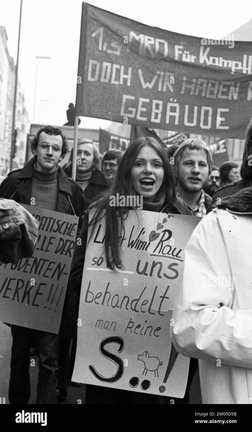 November 1974 Black and White Stock Photos & Images - Alamy