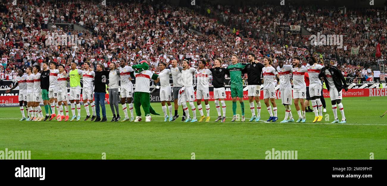Team, VfB Stuttgart team celebrates in the fan curve, Mercedes-Benz ...
