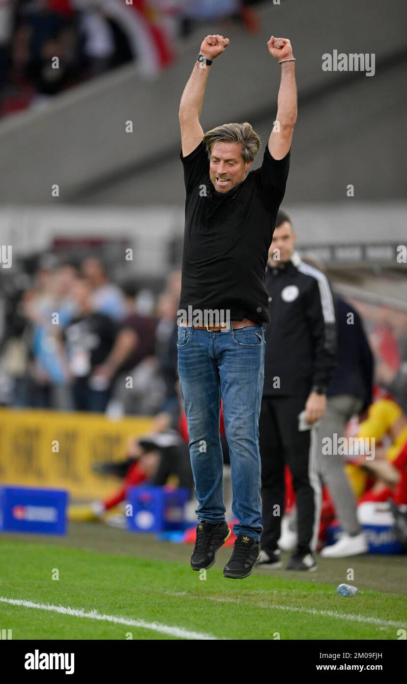 Cheering Coach Michael Wimmer VfB Stuttgart, Mercedes-Benz Arena ...