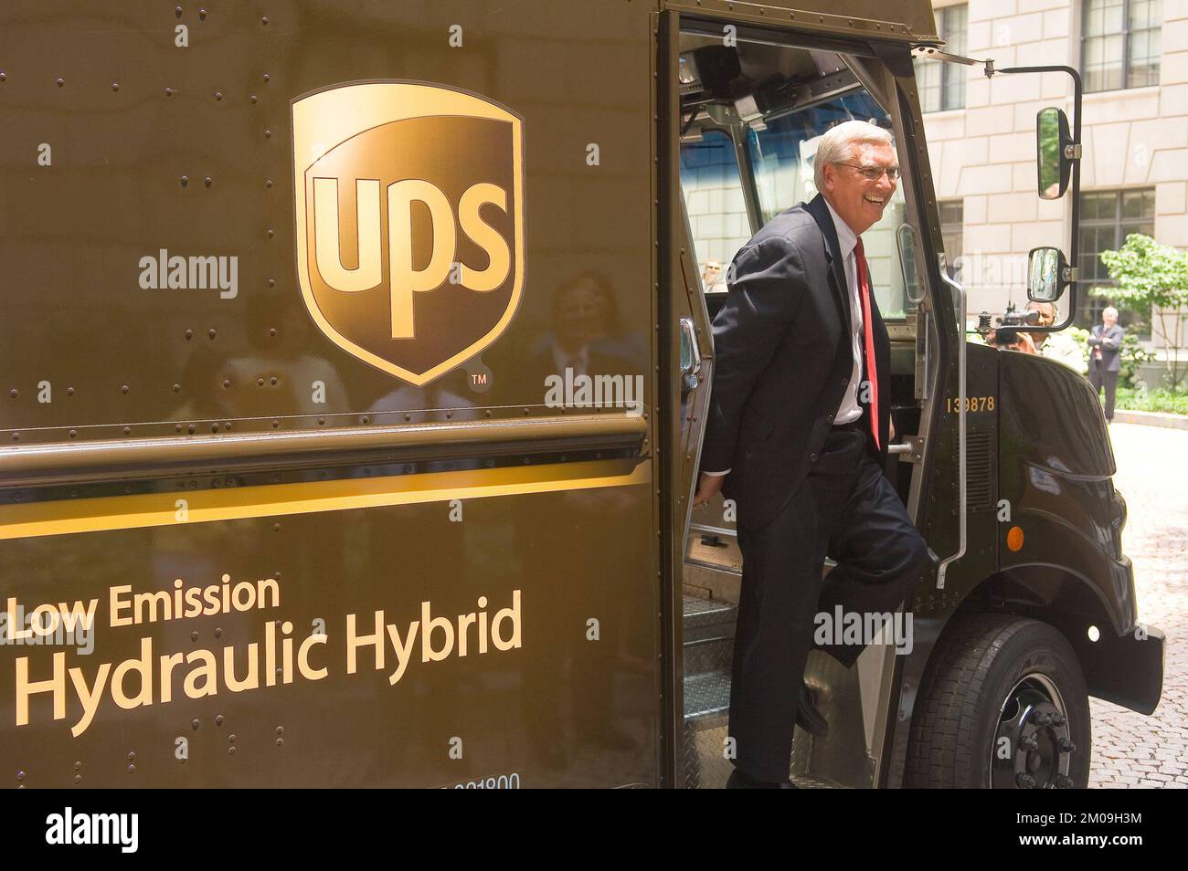 Office of the Administrator (Stephen L. Johnson) - Hydraulic Hybrid ...