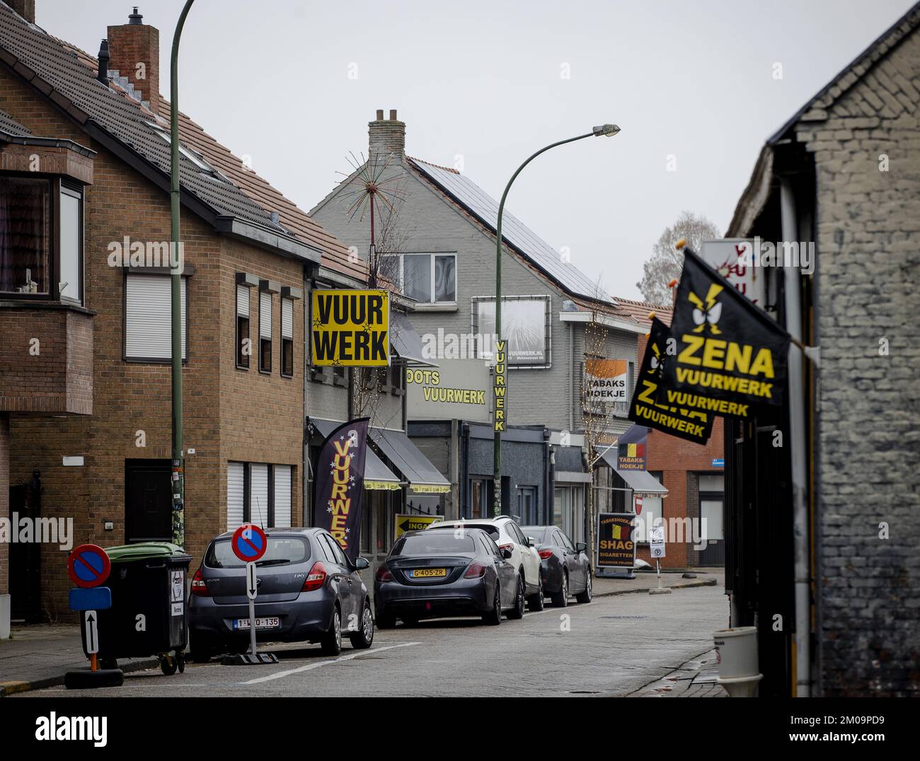 Vuurwerkwinkels hi-res stock photography and images - Alamy