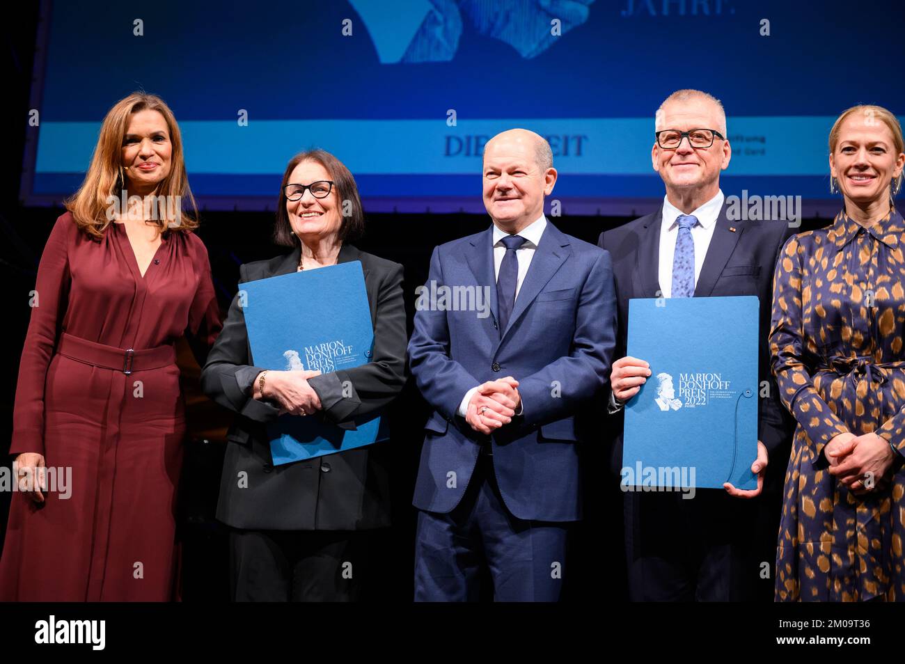 Hamburg, Germany. 04th Dec, 2022. Moderator Julia-Niharika Sen (l-r ...