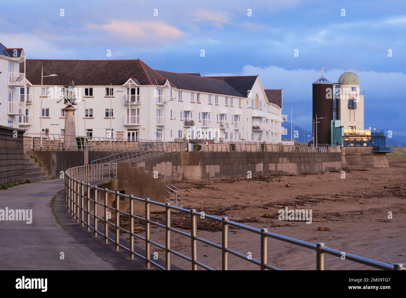 Ecliptic architecture hi-res stock photography and images - Alamy