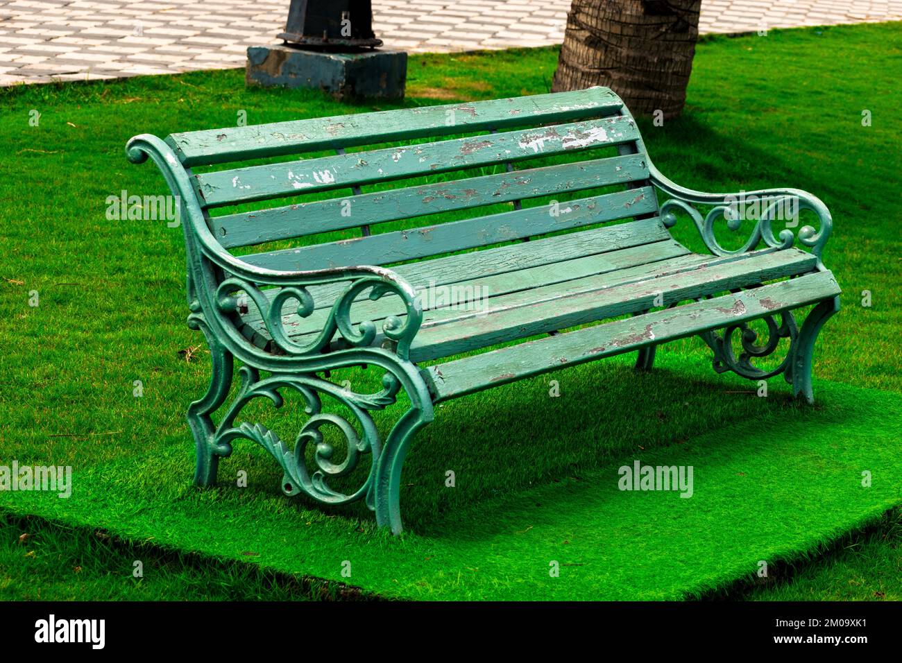 A damaged bench in the park hi-res stock photography and images - Alamy