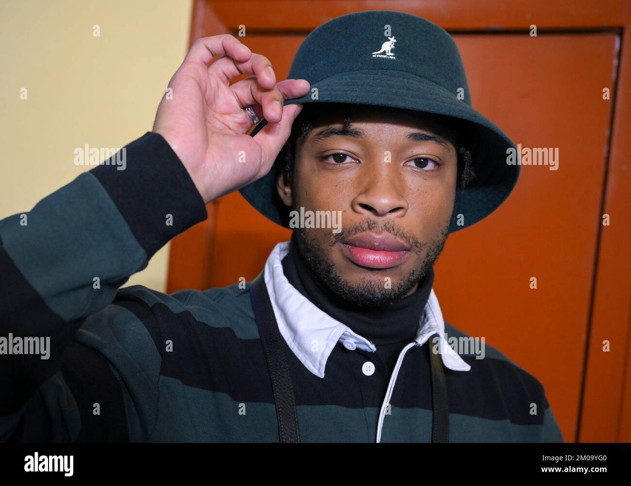 Warner bros international television production hi-res stock ...