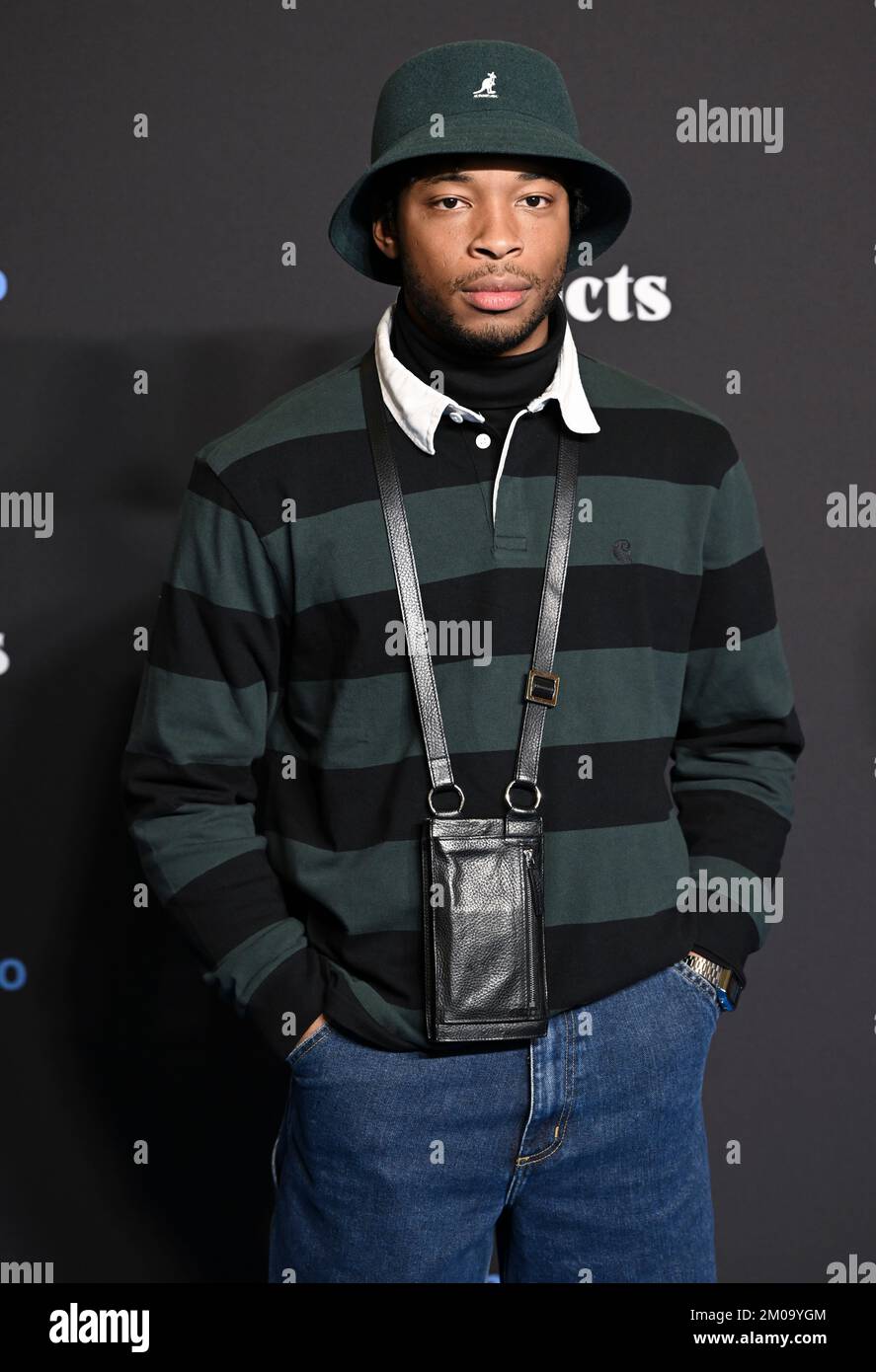 Tv addicts hi-res stock photography and images - Alamy