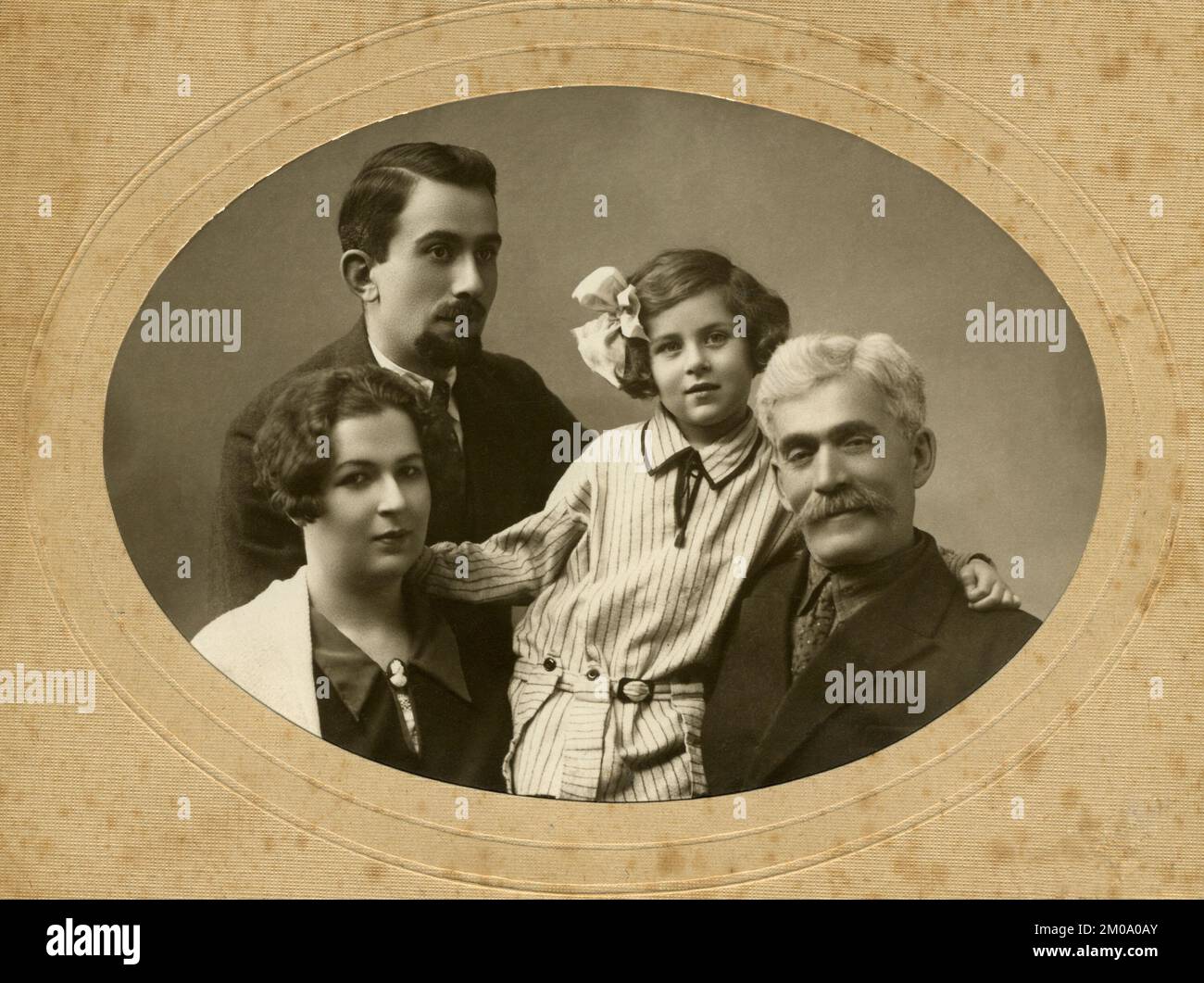 Family portrait, people of all ages, circa 1911 Stock Photo - Alamy