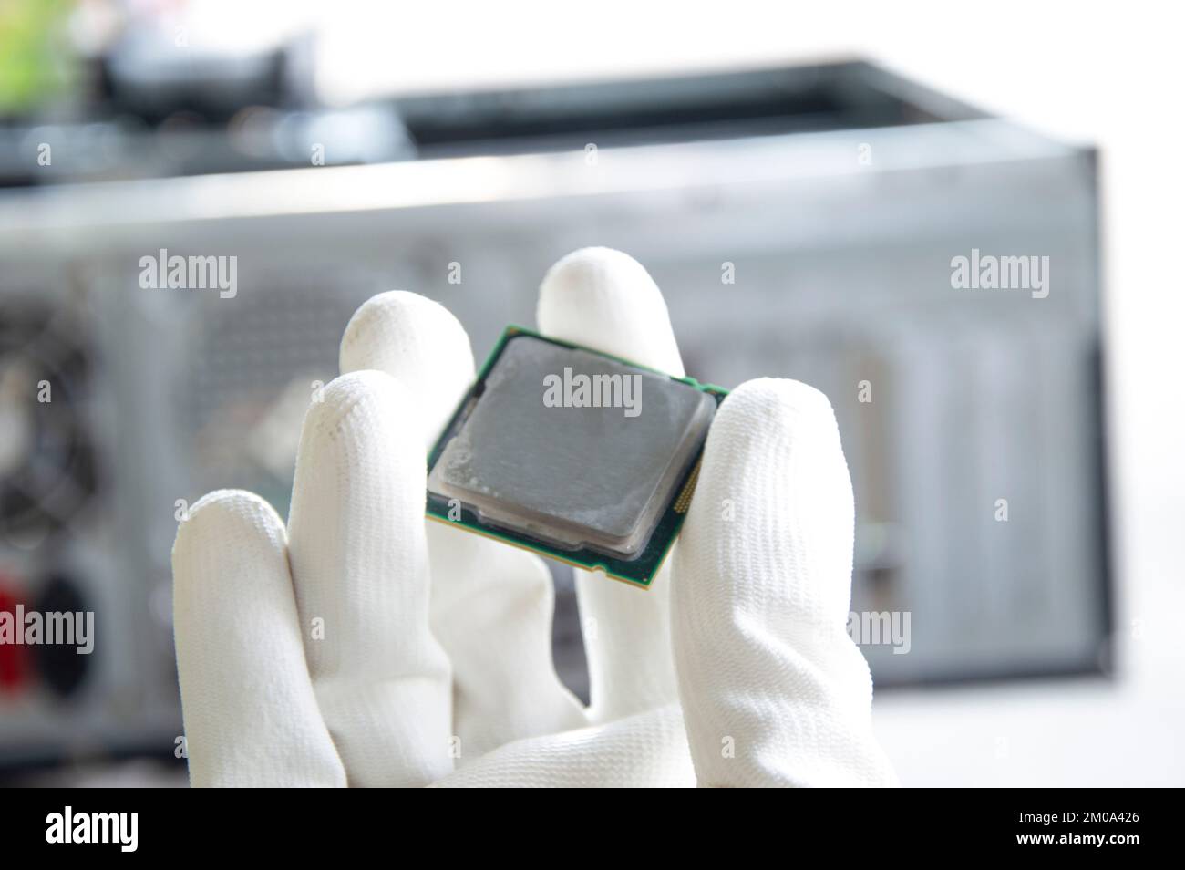Hand holding computer chip hi-res stock photography and images - Alamy