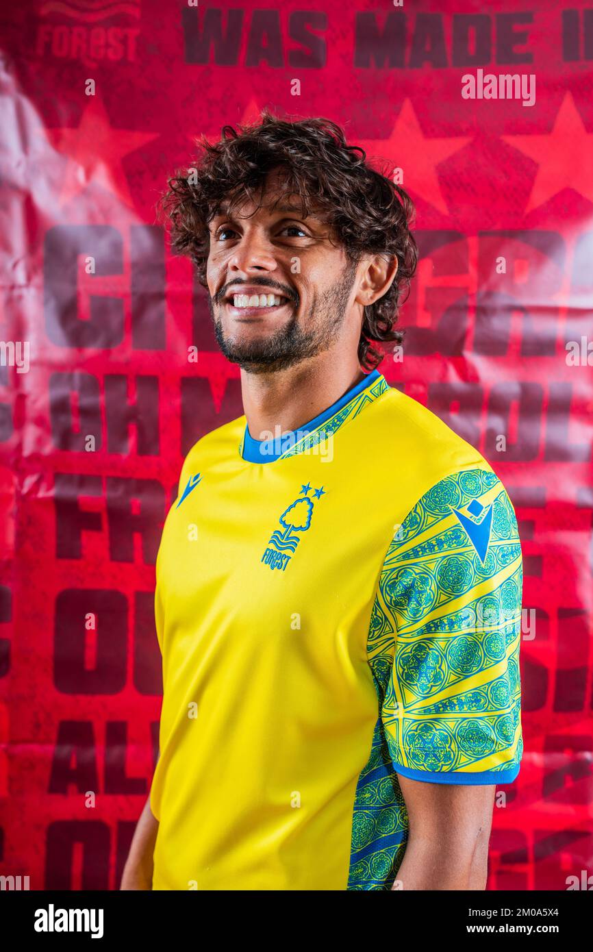 Gustavo Scarpa signs for Nottingham Forest on a free transfer from ...