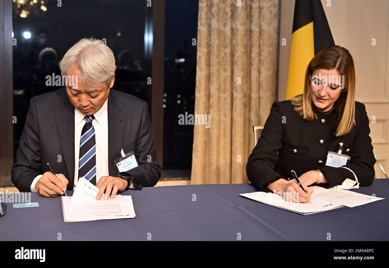 CEO Nishida Shuntaro Nishida and Beal International Sales Director ...