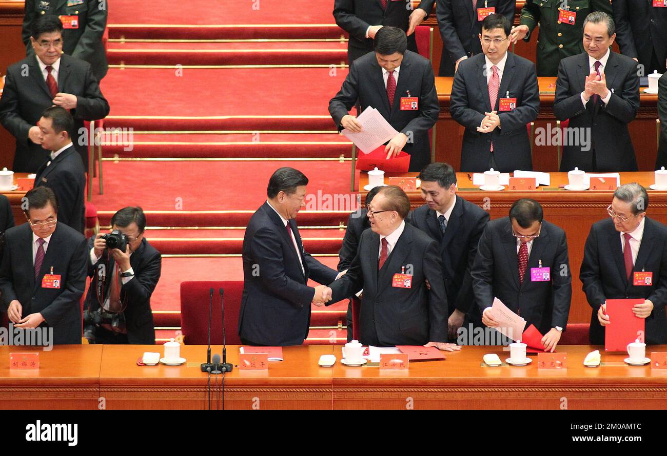 Prsident Xi Jinping shakes with Jiang Zemin, with Hu Jintao on left ...