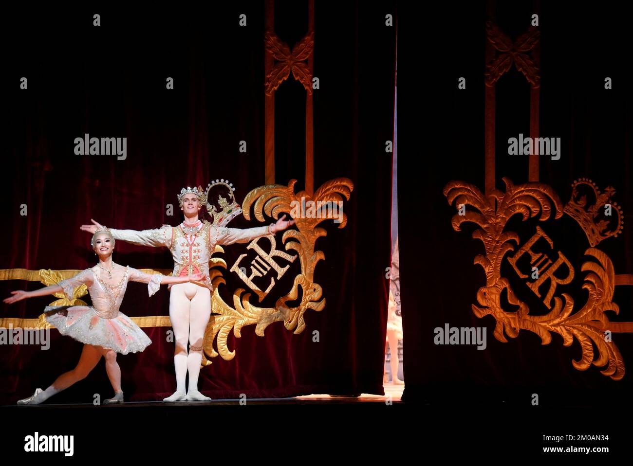 Curtain call ballet hi-res stock photography and images - Alamy