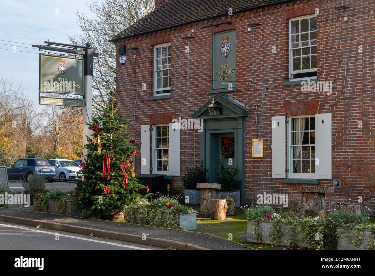 The anglesey arms inn hi-res stock photography and images - Alamy