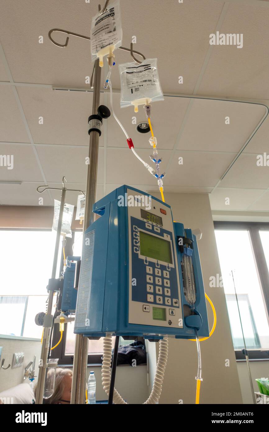 Radiotherapy and cancer division hi-res stock photography and images ...