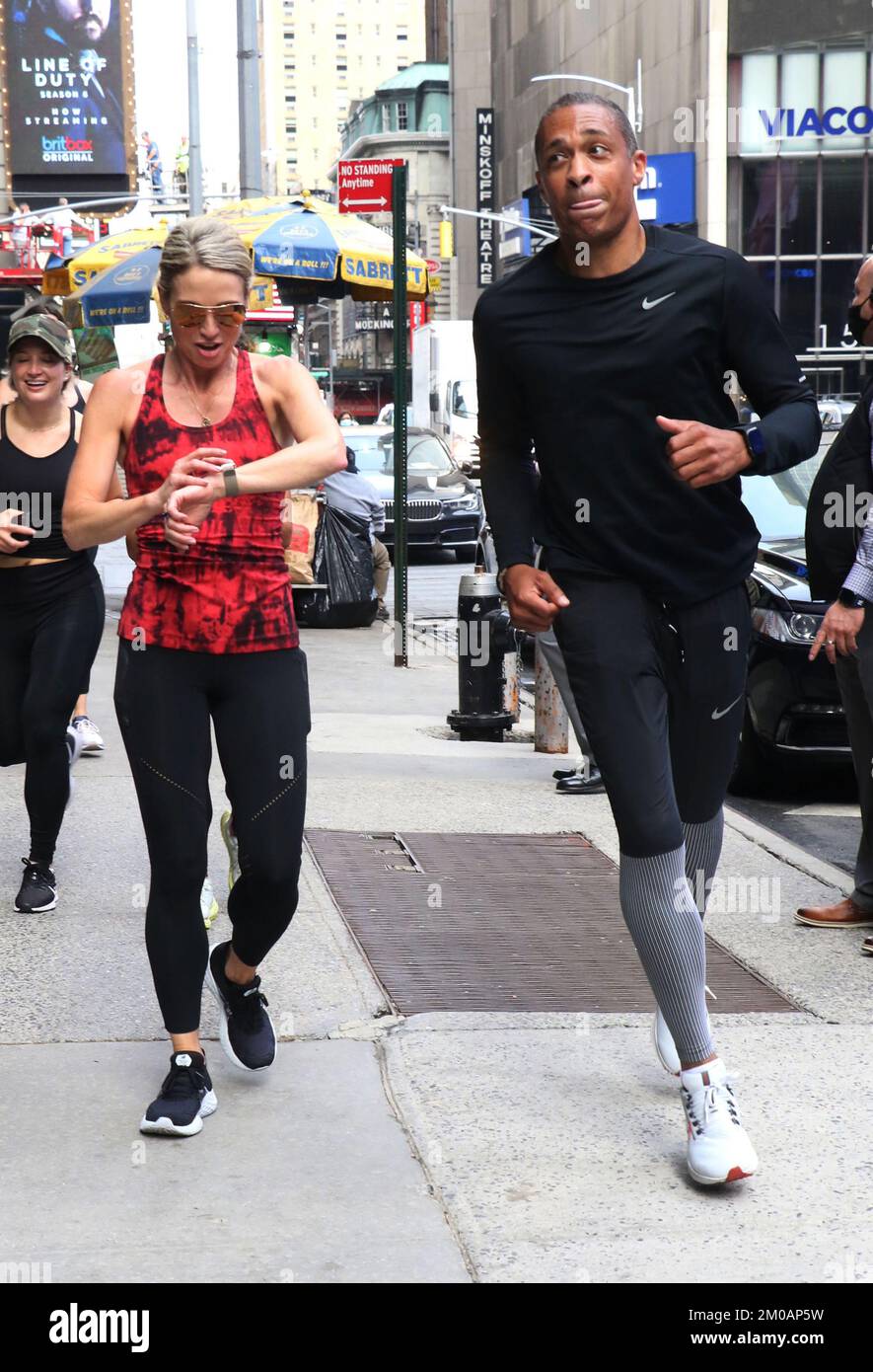 Amy robach t j holmes 2022 hi-res stock photography and images - Alamy