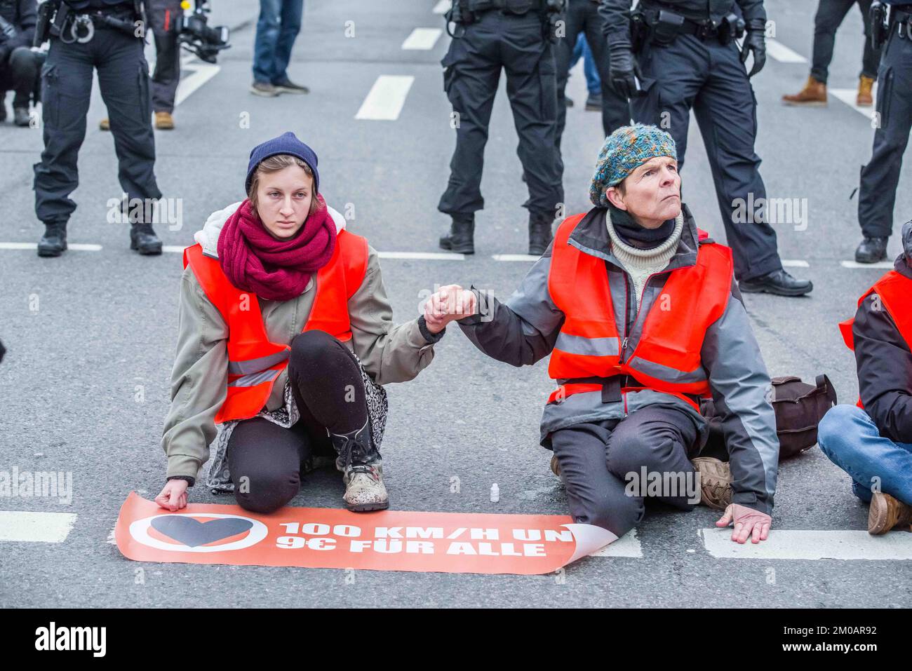 Munich, Bavaria, Germany. 5th Dec, 2022. Climate activists from Letzte ...