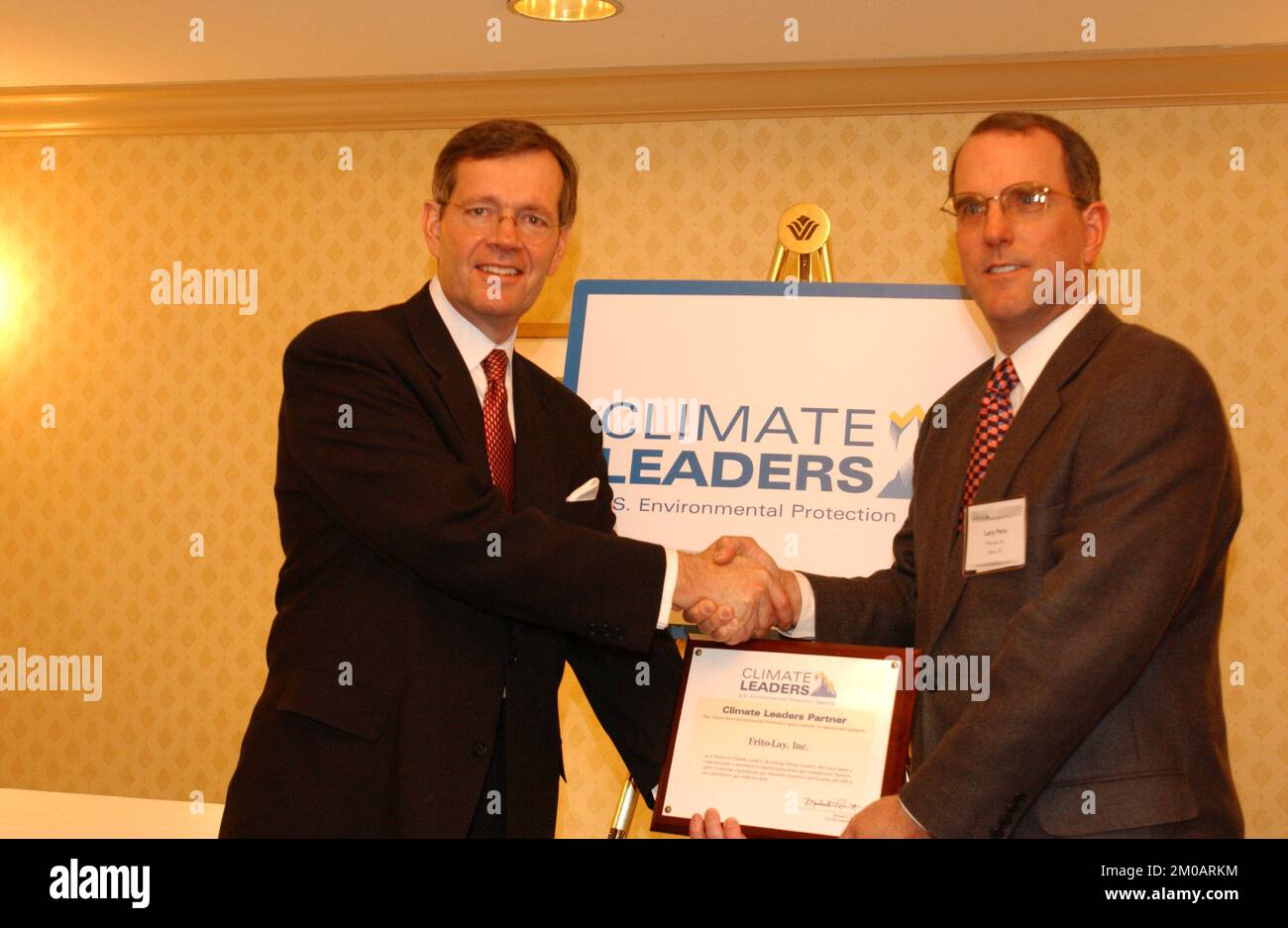 Administrator Mike Leavitt addresses the Climate Leaders Partners ...