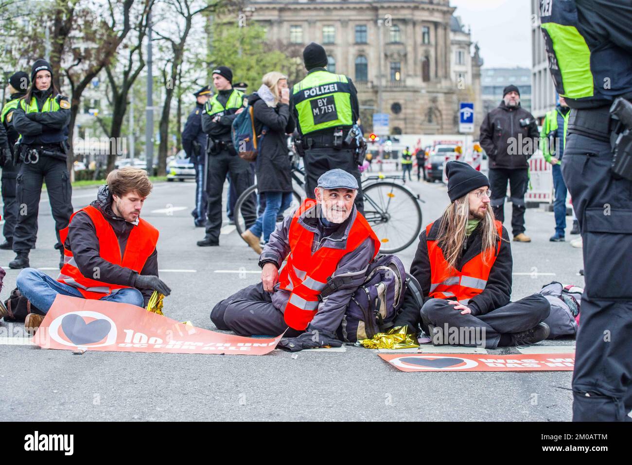 Munich, Bavaria, Germany. 5th Dec, 2022. Climate activists from Letzte ...