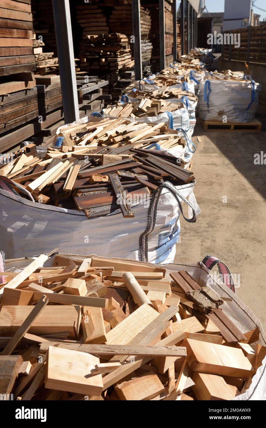 wood scraps from a carpentry destined for recycling Stock Photo - Alamy