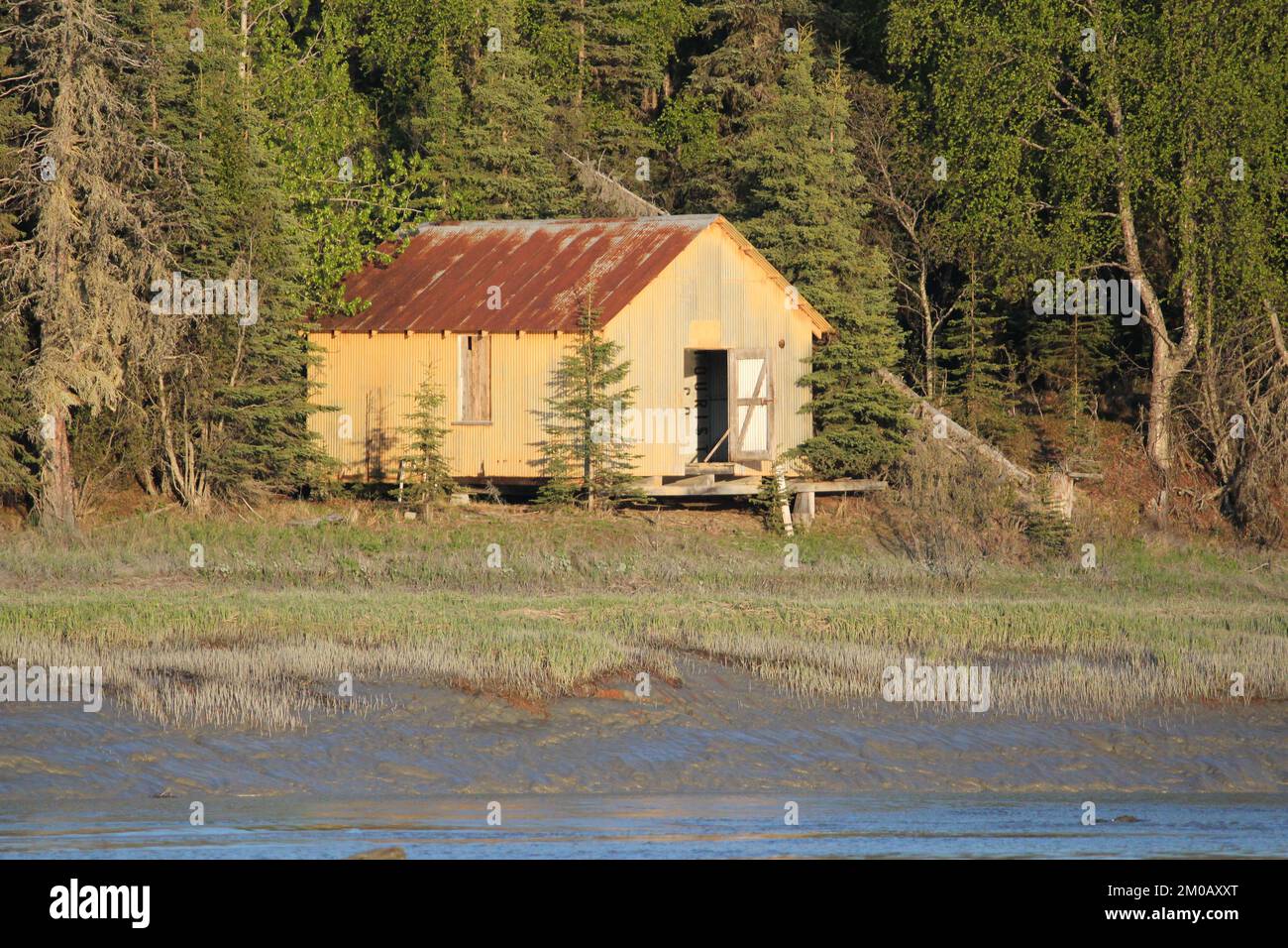 Trappers cabin hi-res stock photography and images - Alamy