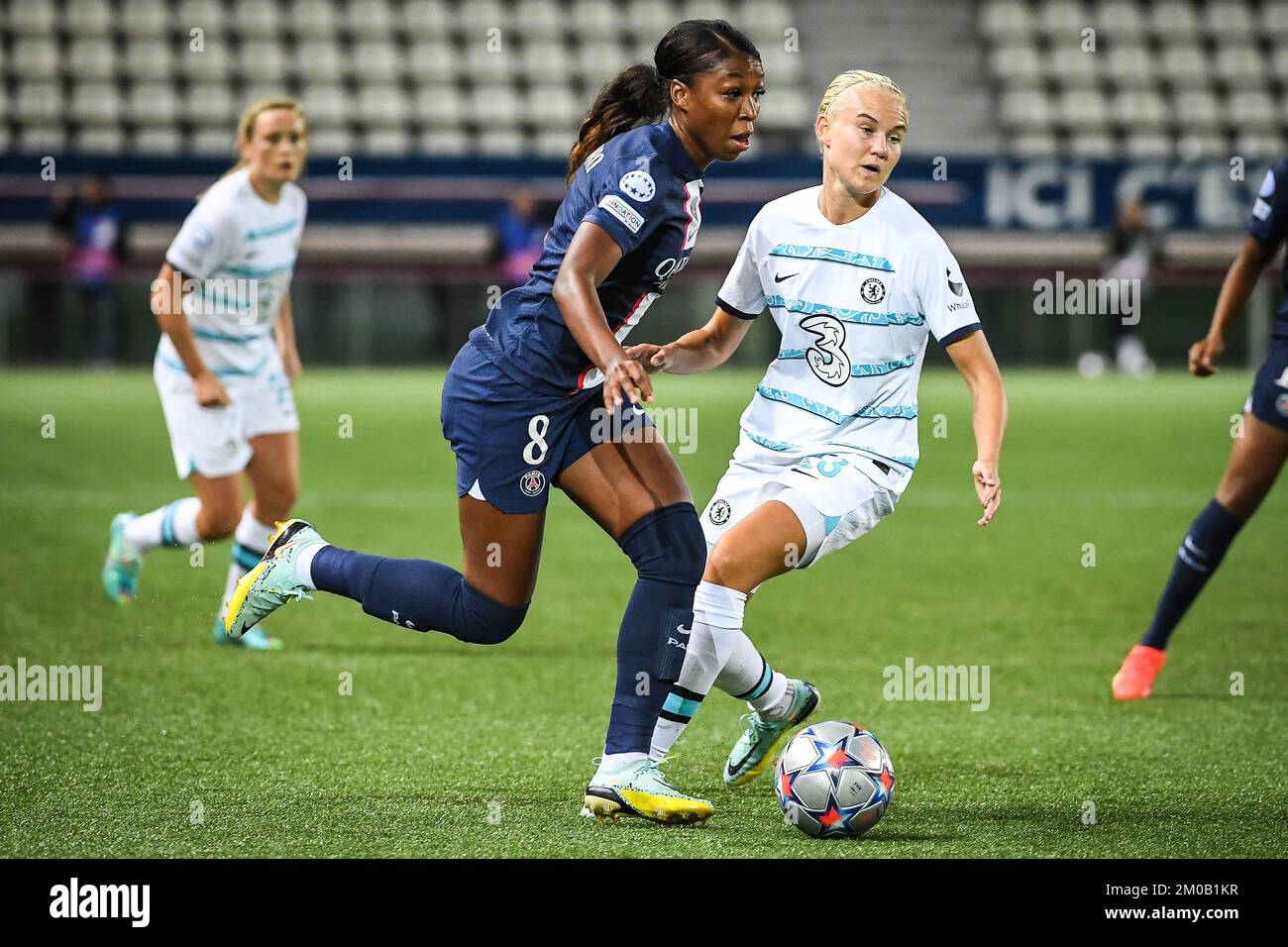 Grace GEYORO of PSG and Pernille HARDER of Chelsea during the UEFA ...
