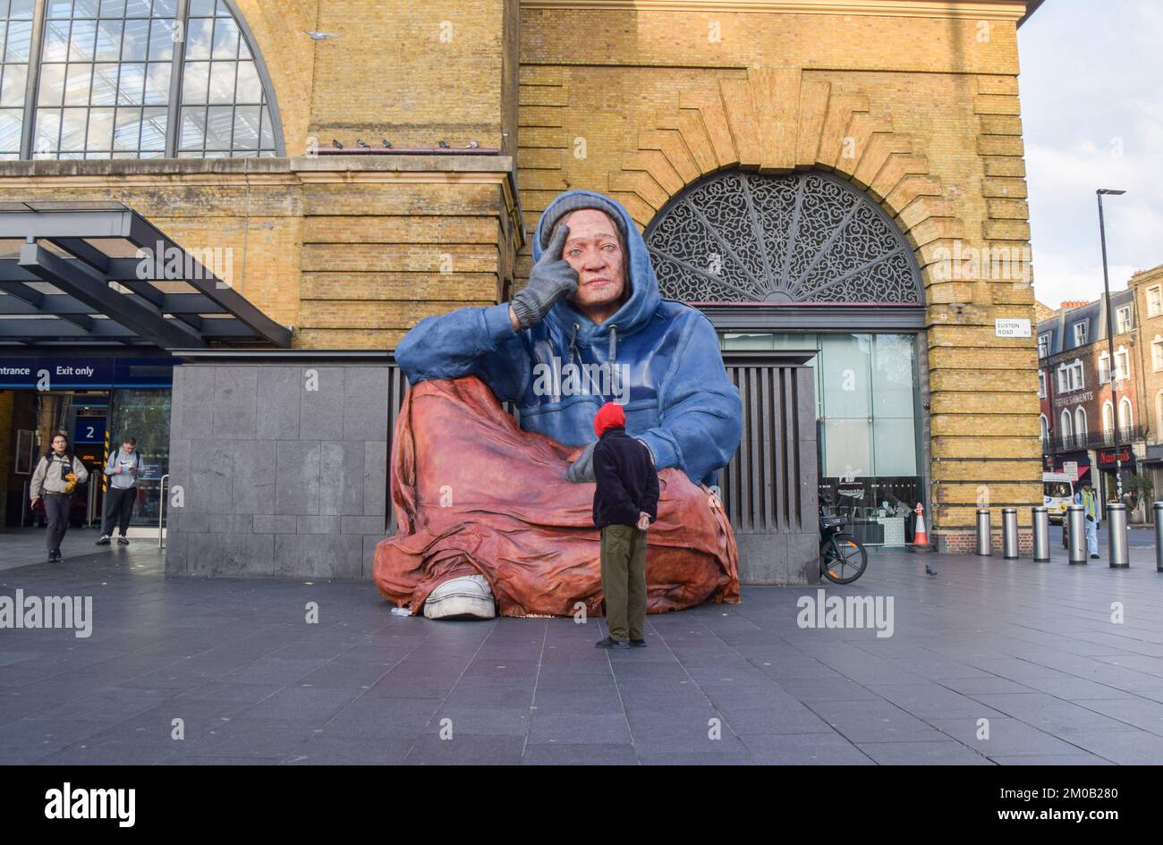 London, England, UK. 5th Dec, 2022. A giant sculpture of a homeless ...