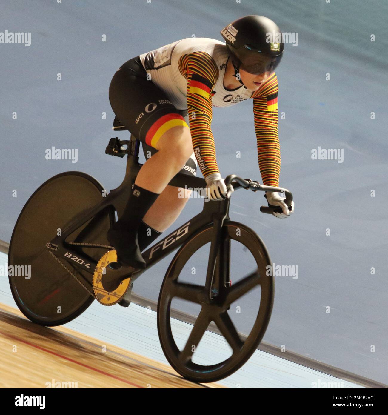 Women track cycling hi-res stock photography and images - Alamy