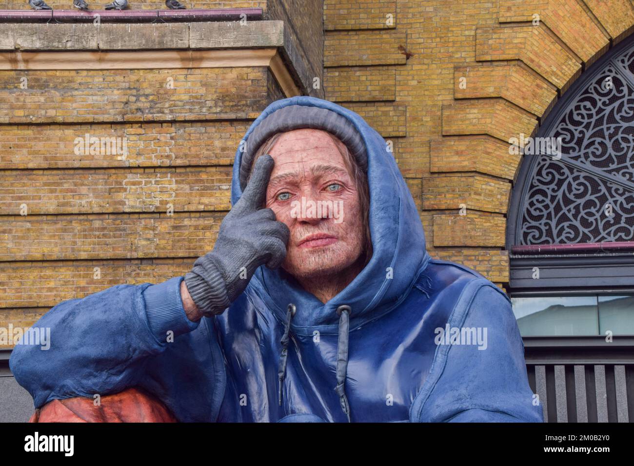 London, England, UK. 5th Dec, 2022. A giant sculpture of a homeless ...