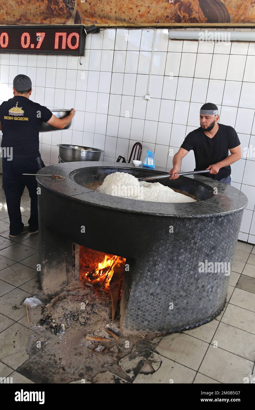 Cooking the rice, Besh Qozon Plov Restaurant, North Tashkent, Tashkent ...