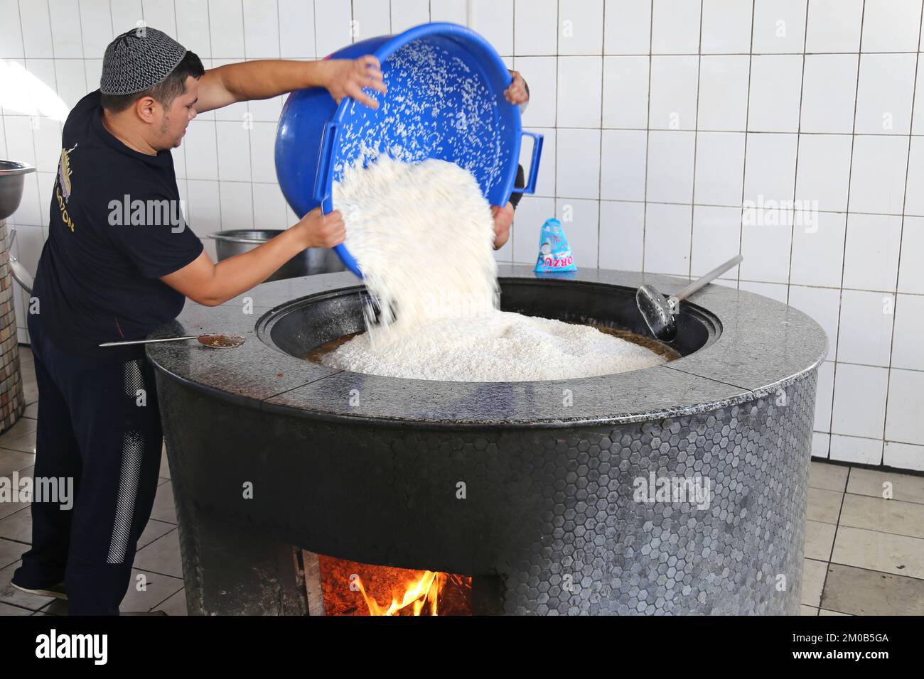 Cooking the rice, Besh Qozon Plov Restaurant, North Tashkent, Tashkent ...