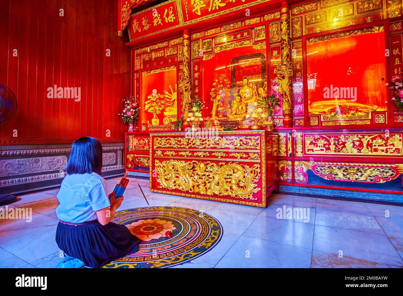 BANGKOK, THAILAND - APRIL 23, 2019: Pray at the Altar of Wat Mangkon ...
