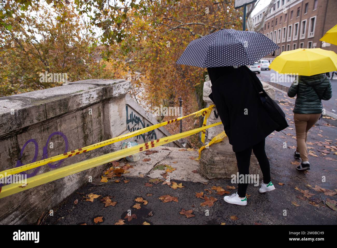 Rome, Italy. 4th Dec, 2022. Woman with umbrella observes descent ...