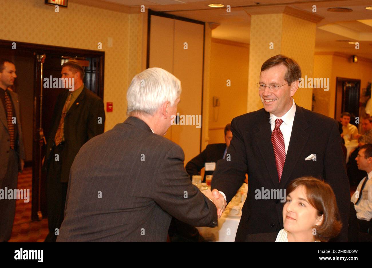 Administrator Mike Leavitt addresses the Climate Leaders Partners ...