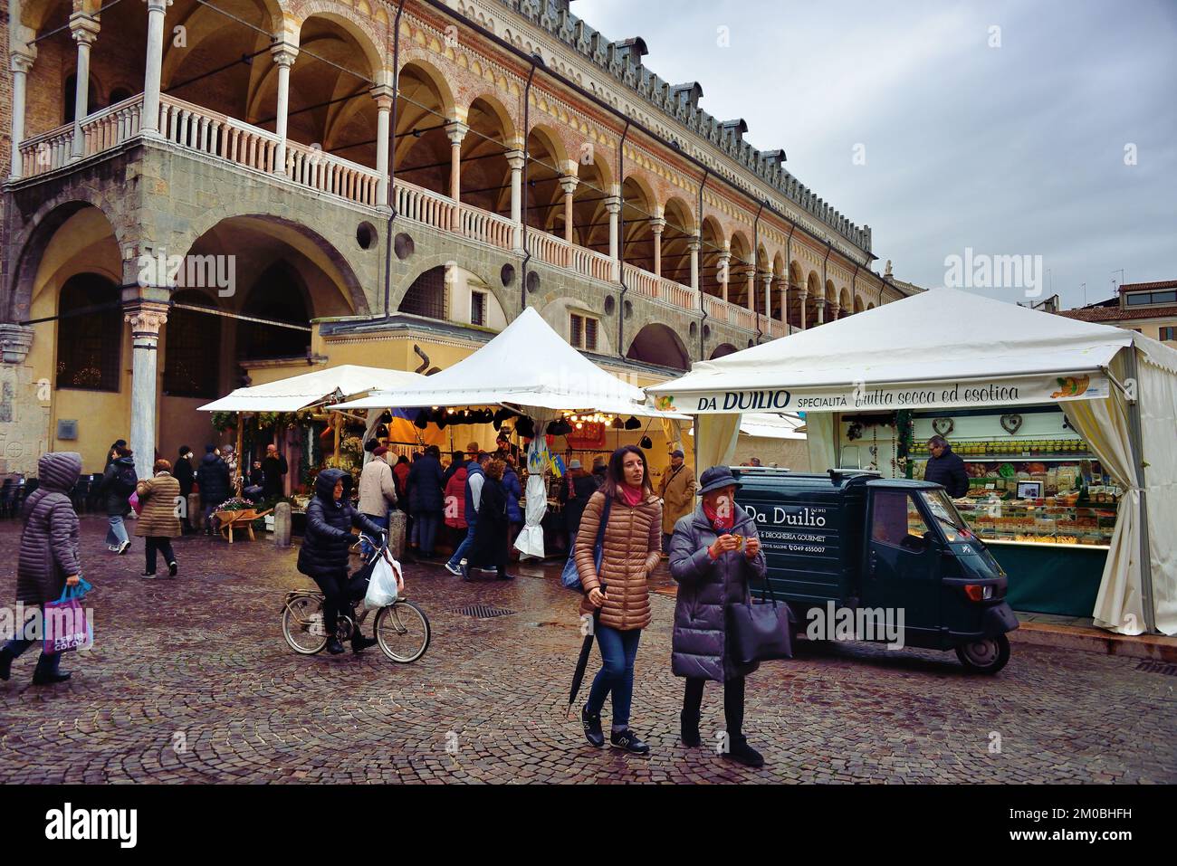 Padua open air market hi-res stock photography and images - Alamy
