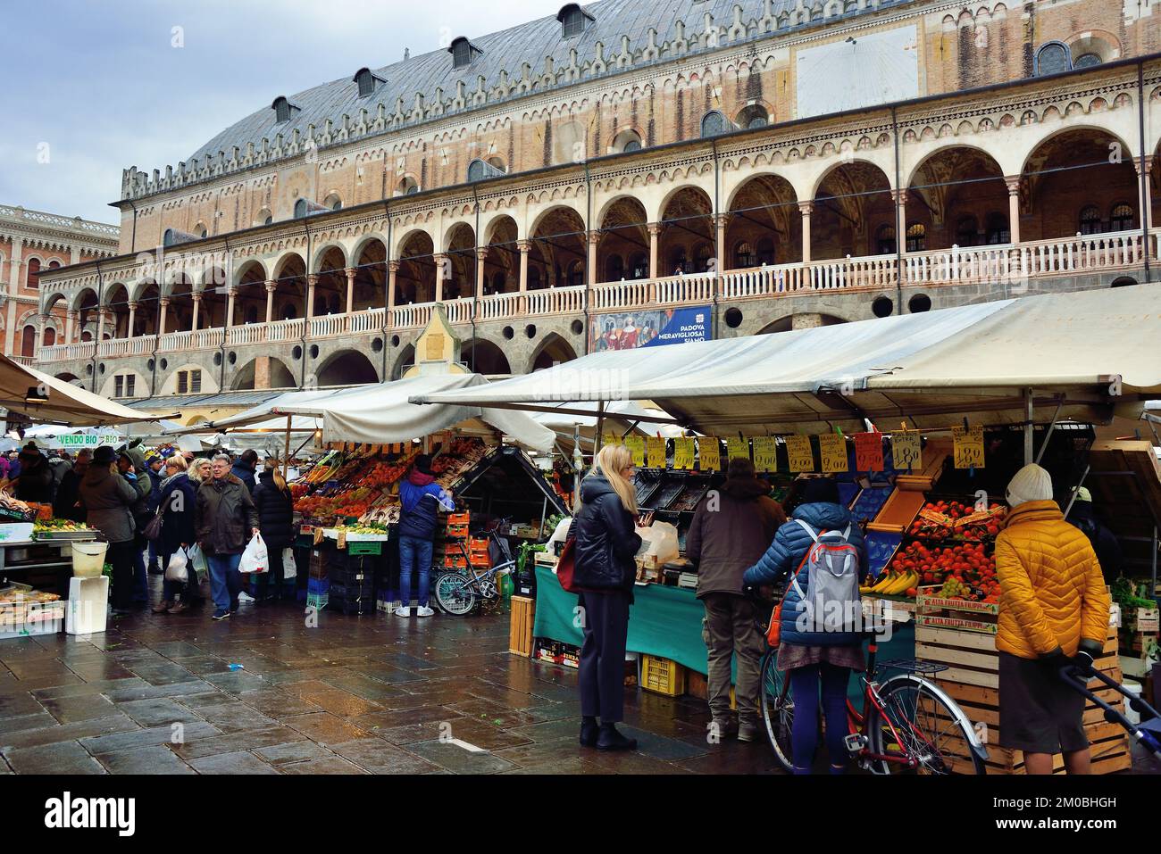 Padua open air market hi-res stock photography and images - Alamy