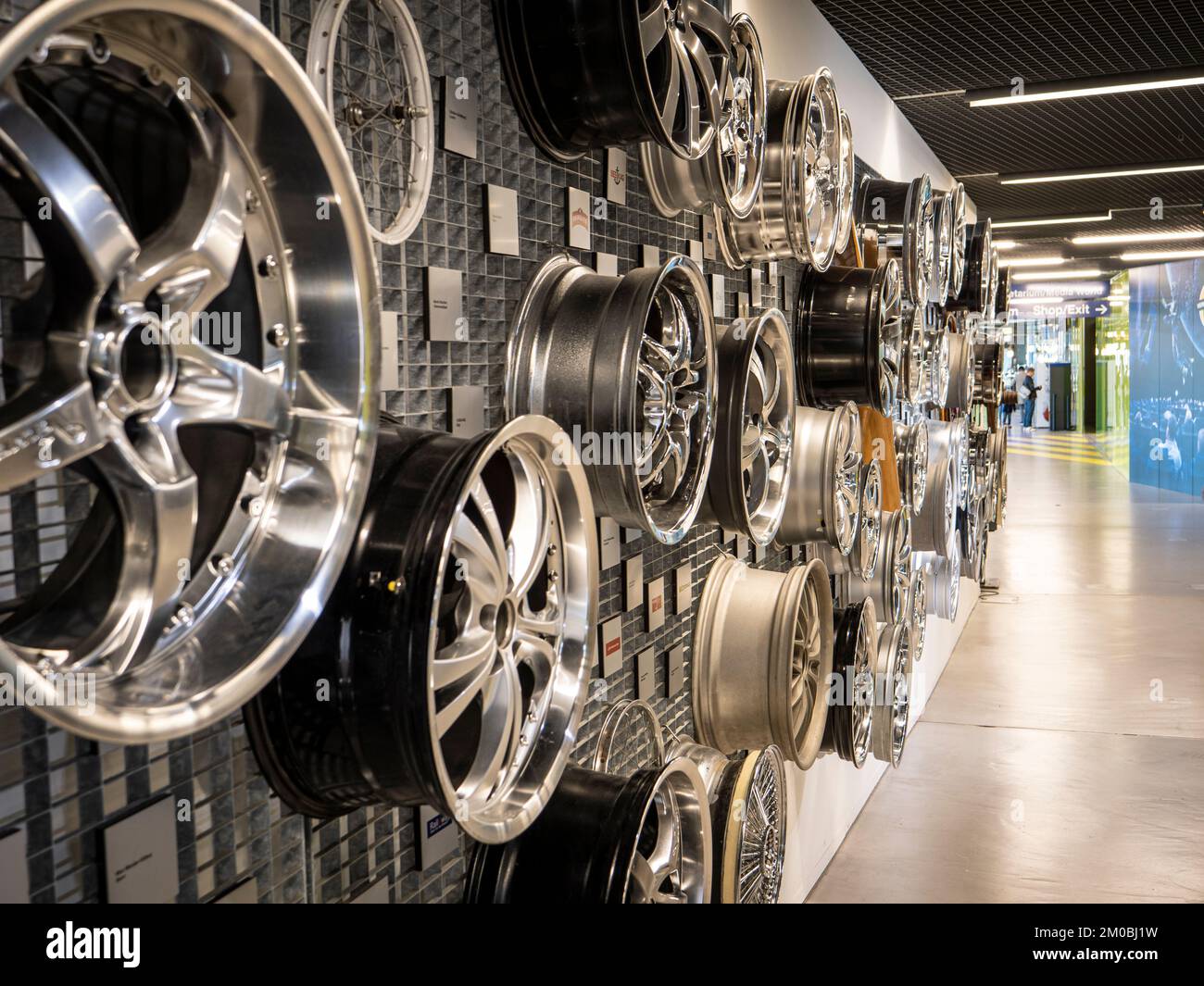 Shiny Car Rims at Carmella Vanzant blog