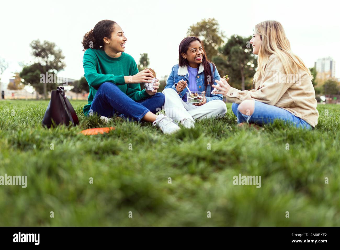 High school diversity lunch hi-res stock photography and images - Alamy