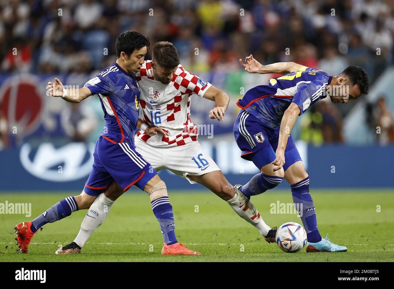 AL WAKRAH - (LR) Wataru Endo of Japan, Bruno Petkovic of Croatia, Maya ...