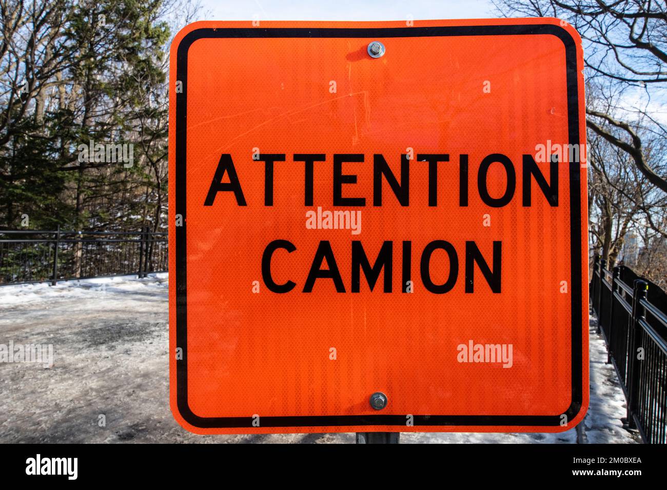 Parks canada warning sign hi-res stock photography and images - Alamy